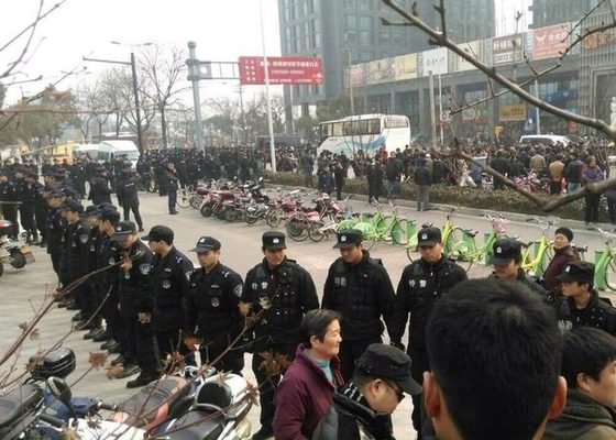 China: Police crackdown against activists outside forced eviction trial ...